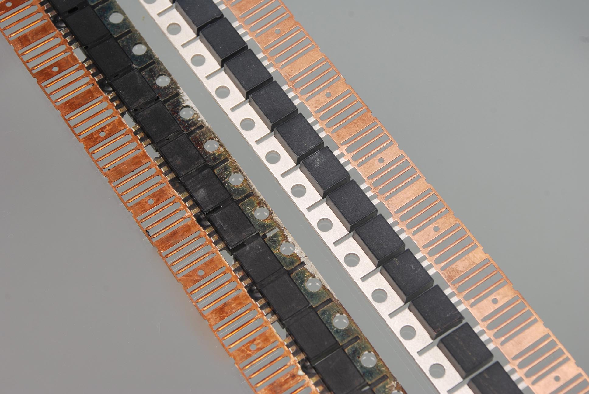 Electronics Deflashing – Maxi-Blast